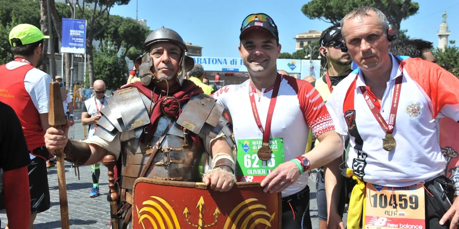 Rome marathon runners to hold 42-second silence for Pope Francis ...