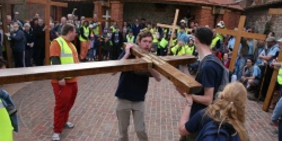 UK pilgrims will carry life-sized cross to historic shrine | Catholic ...