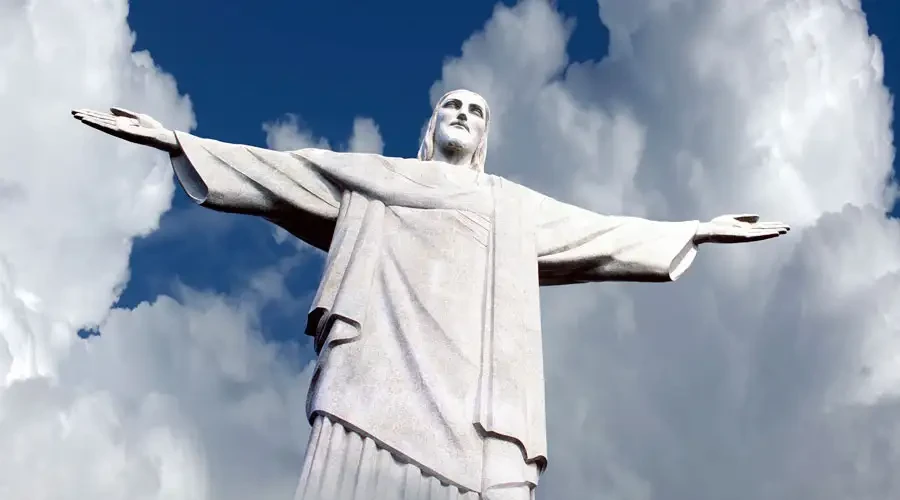 Photo: Lightning strikes Christ the Redeemer statue in Brazil ...
