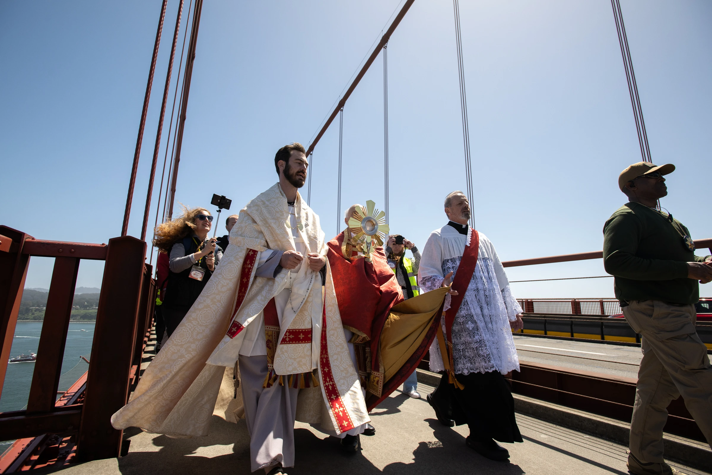 PHOTOS: Jesus crosses the Golden Gate Bridge at start of National ...
