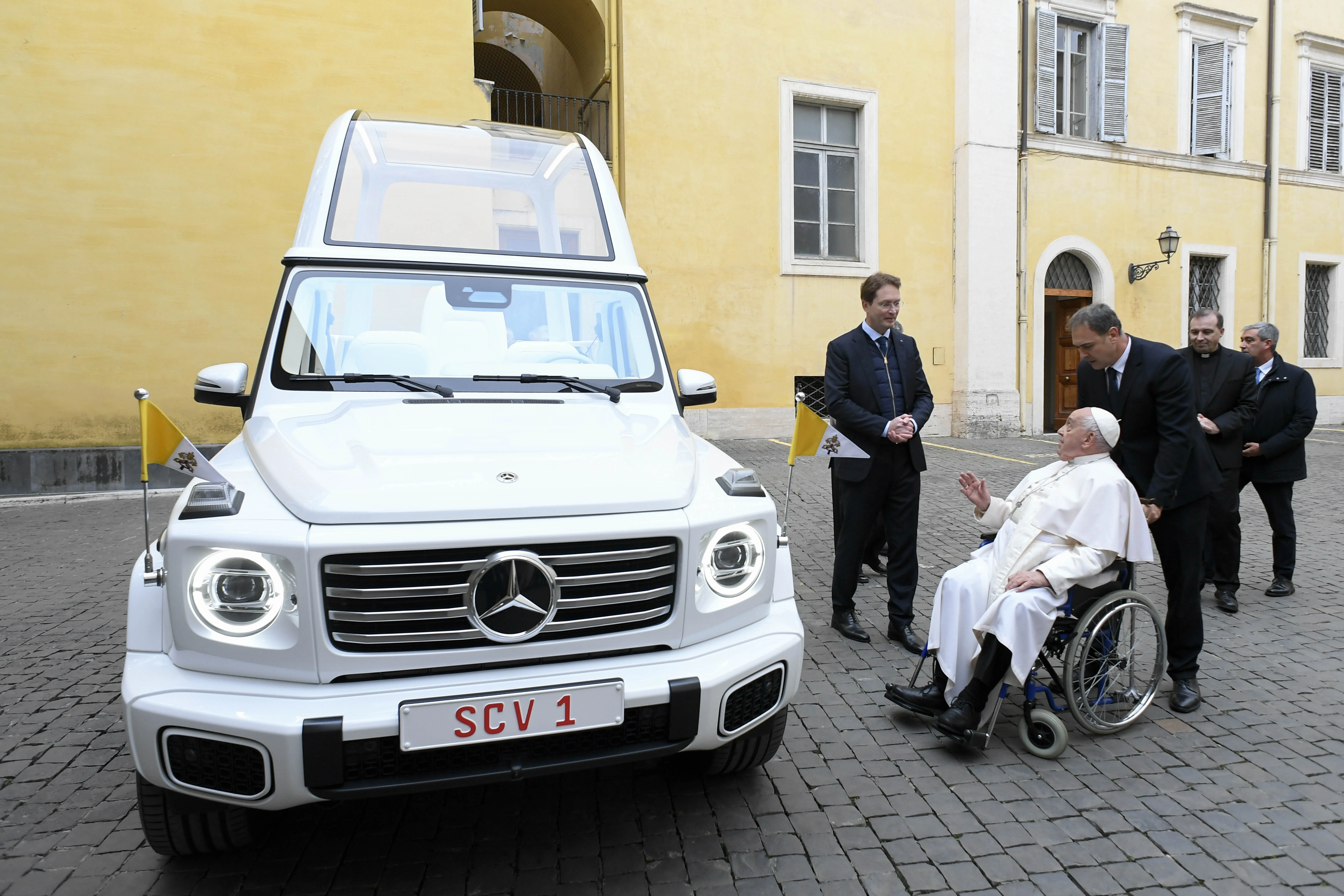 Mercedes-Benz presents Pope Francis with new modified G-Wagon ...