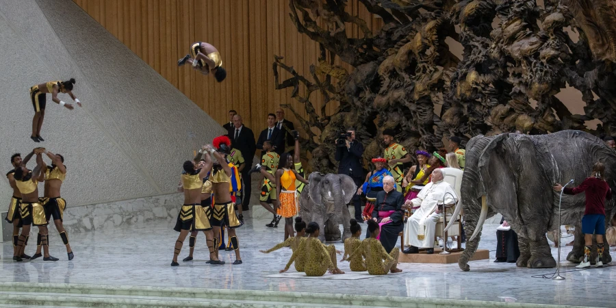 The elephant that captivated the pope and lived in the Vatican gardens ...