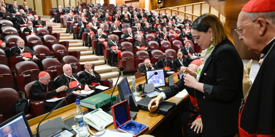 Cardinals witness destruction of Pope Francis’ ring, seal | Catholic ...