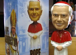 Video of bobblehead Pope removed after complaint | Catholic News Agency