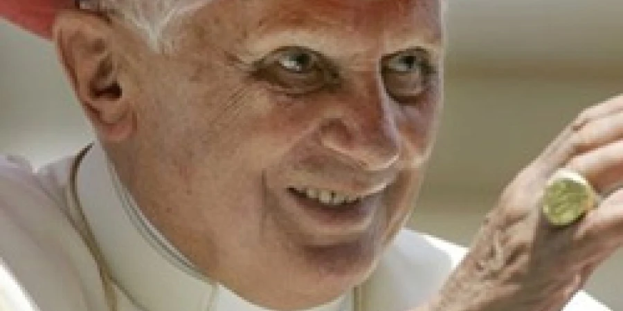 Holy Father explains mission and meaning of priestly ministry ...