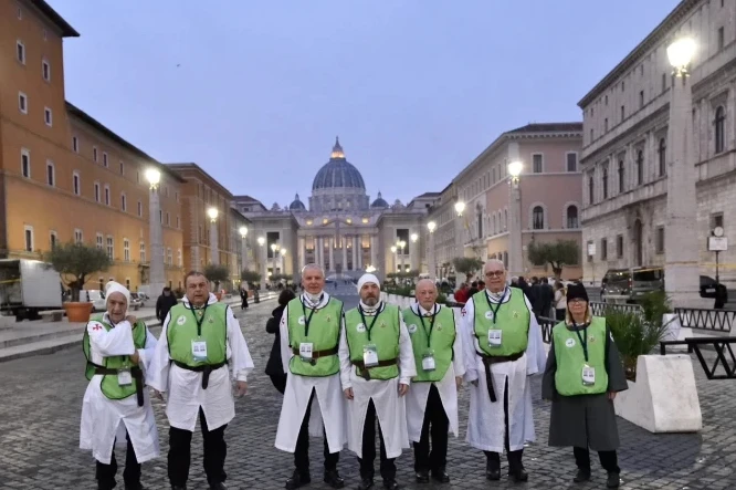 Reimagined Templar Knights provide assistance to 2025 Jubilee pilgrims | Catholic News Agency