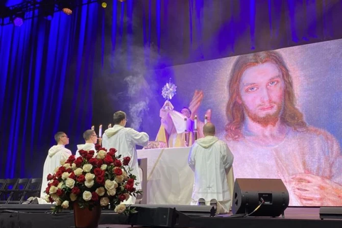 ‘Love is the answer’: Thousands fill Washington, D.C. stadium for ‘Life ...