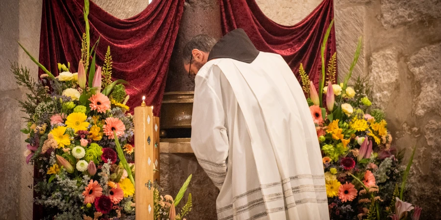 Holy Wednesday in Jerusalem: Venerating the pillar of Christ’s ...