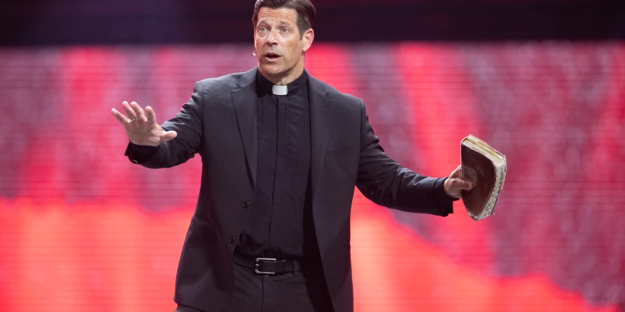 Father Mike Schmitz preaches repentance at National Eucharistic ...