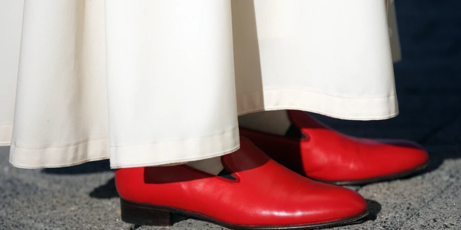 The story behind Pope Benedict XVI’s red shoes | Catholic News Agency