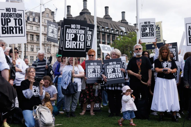 Pro-lifers rally in London amid consideration of abortion amendments ...