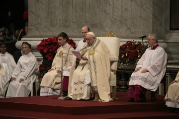 The story behind Pope Benedict XVI’s red shoes | Catholic News Agency