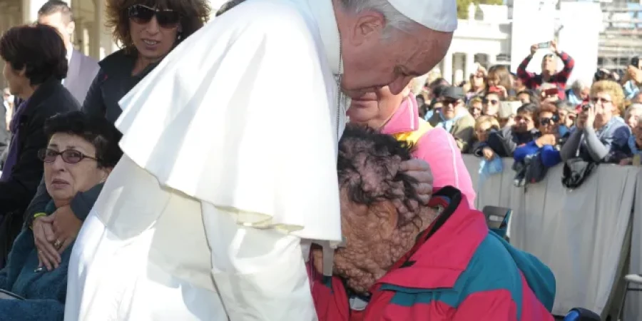 Man with disfigured face whose embrace with Pope Francis touched the ...