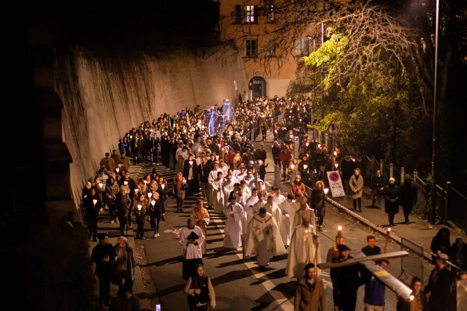 The city of Lyon, France, honors Mary with light festival on Dec. 8 ...