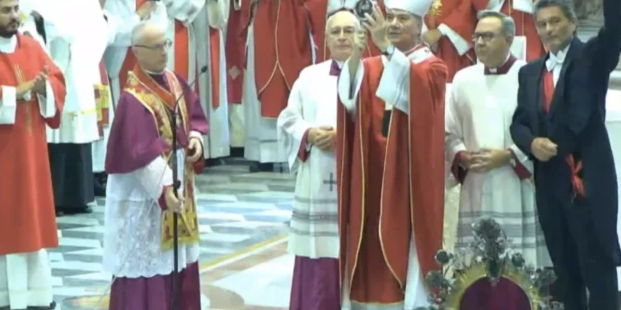 Blood of St. Januarius ‘completely liquefied’ on feast day | Catholic ...