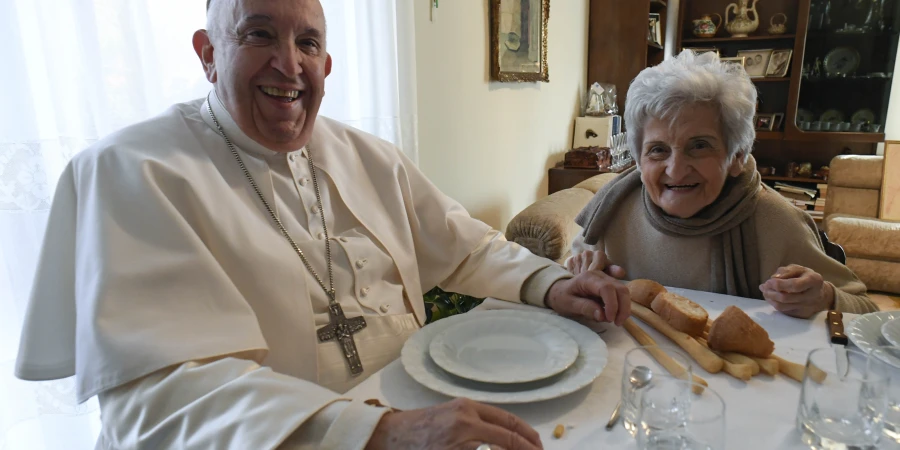 Pope Francis travels to northern Italy to share a special meal with his ...