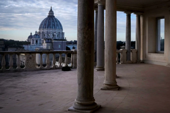 Carbon dating reveals true age of purported tunics of St. Peter and St ...
