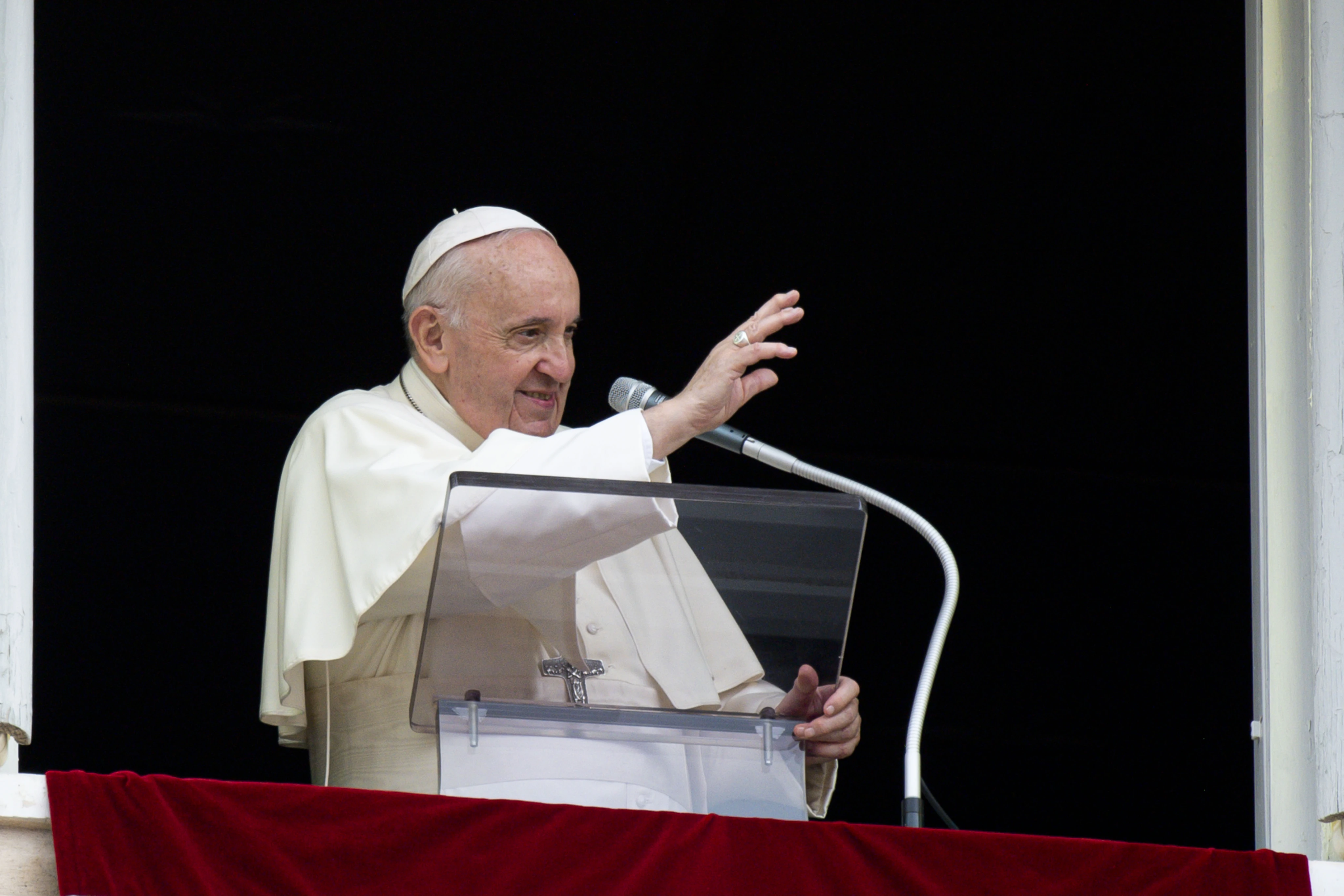 Why turn the other cheek? To defeat hatred and evil, Pope Francis says ...